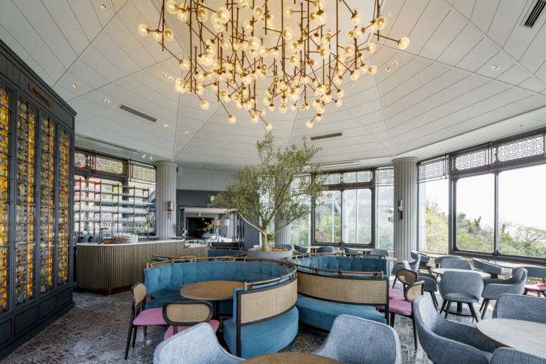 THE VERANDA AT KOBE -KOBE NUNOBIKI HERB GARDEN- | DESIGN STUDIO CROW