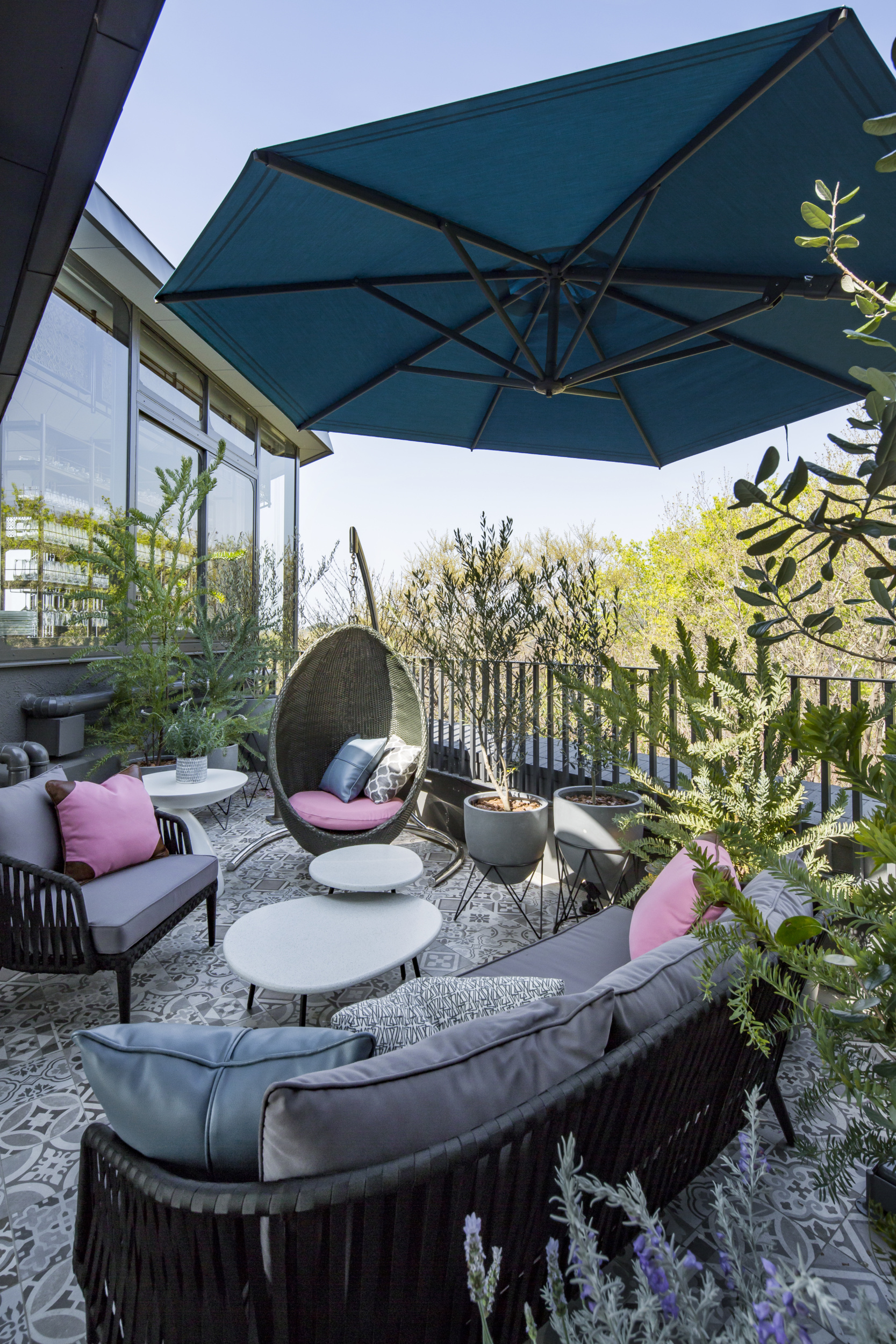 THE VERANDA AT KOBE -KOBE NUNOBIKI HERB GARDEN- | DESIGN STUDIO CROW