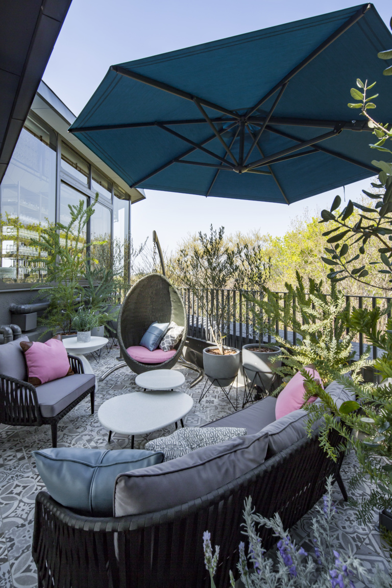 THE VERANDA AT KOBE -KOBE NUNOBIKI HERB GARDEN- | DESIGN STUDIO CROW