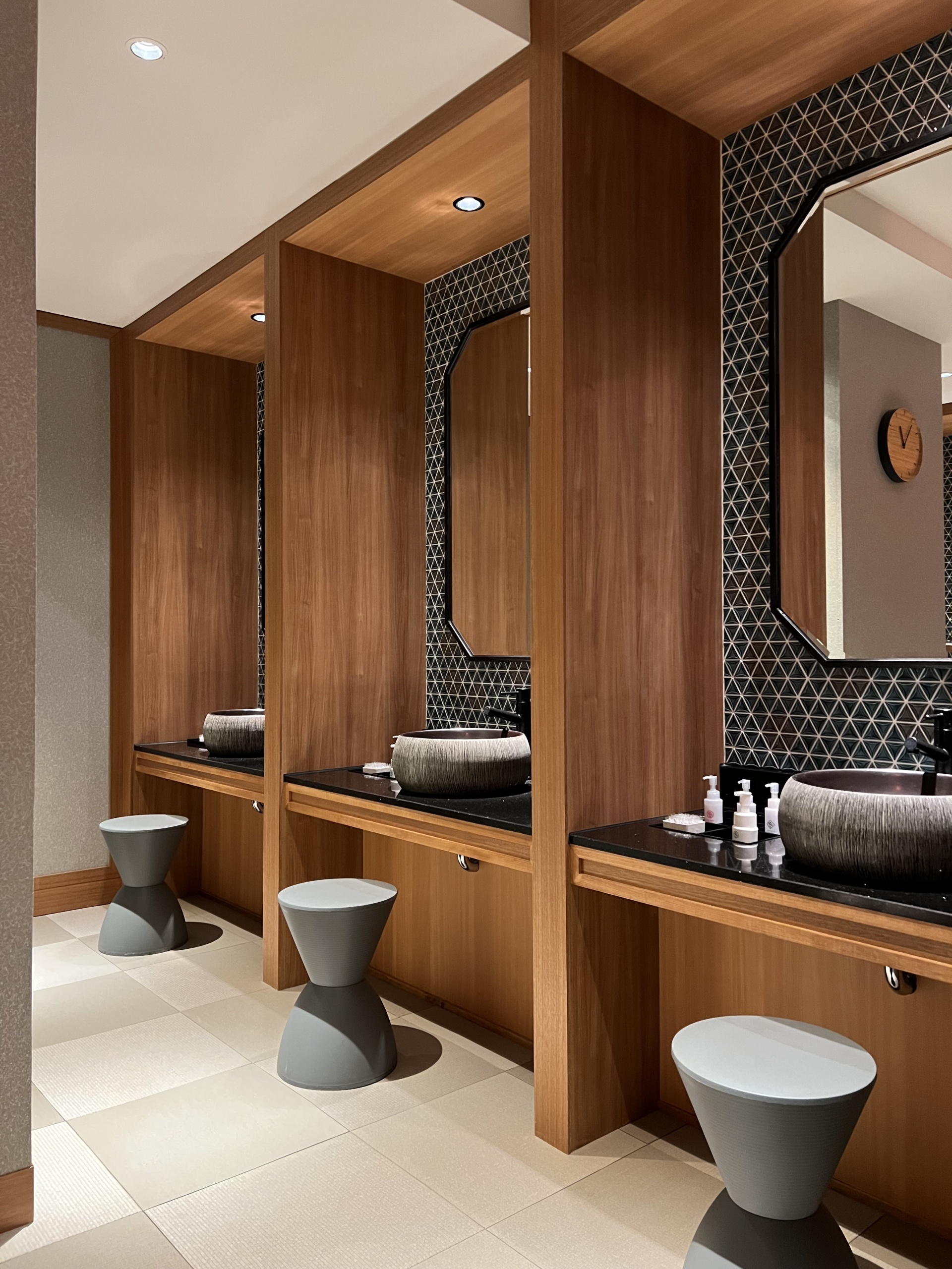 PUBLIC BATH -GERO OGAWAYA- | DESIGN STUDIO CROW